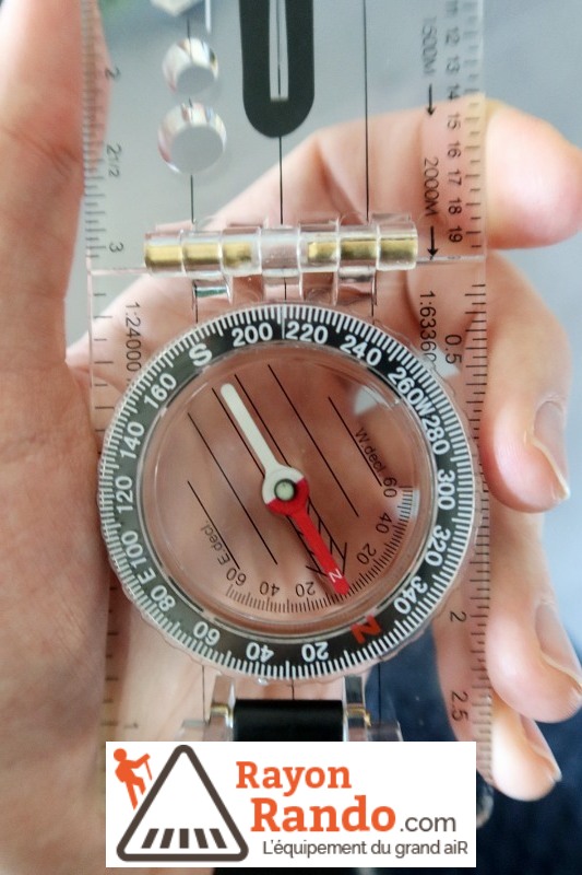 Comment utiliser une boussole en randonnée?